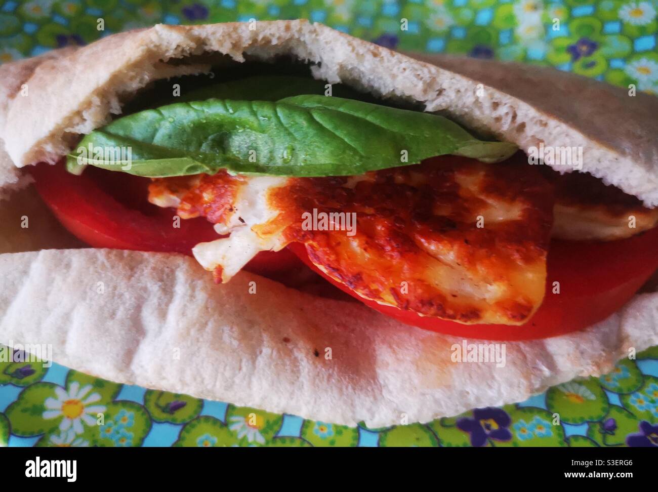 Halloumi cheese sandwich hi-res stock photography and images - Alamy