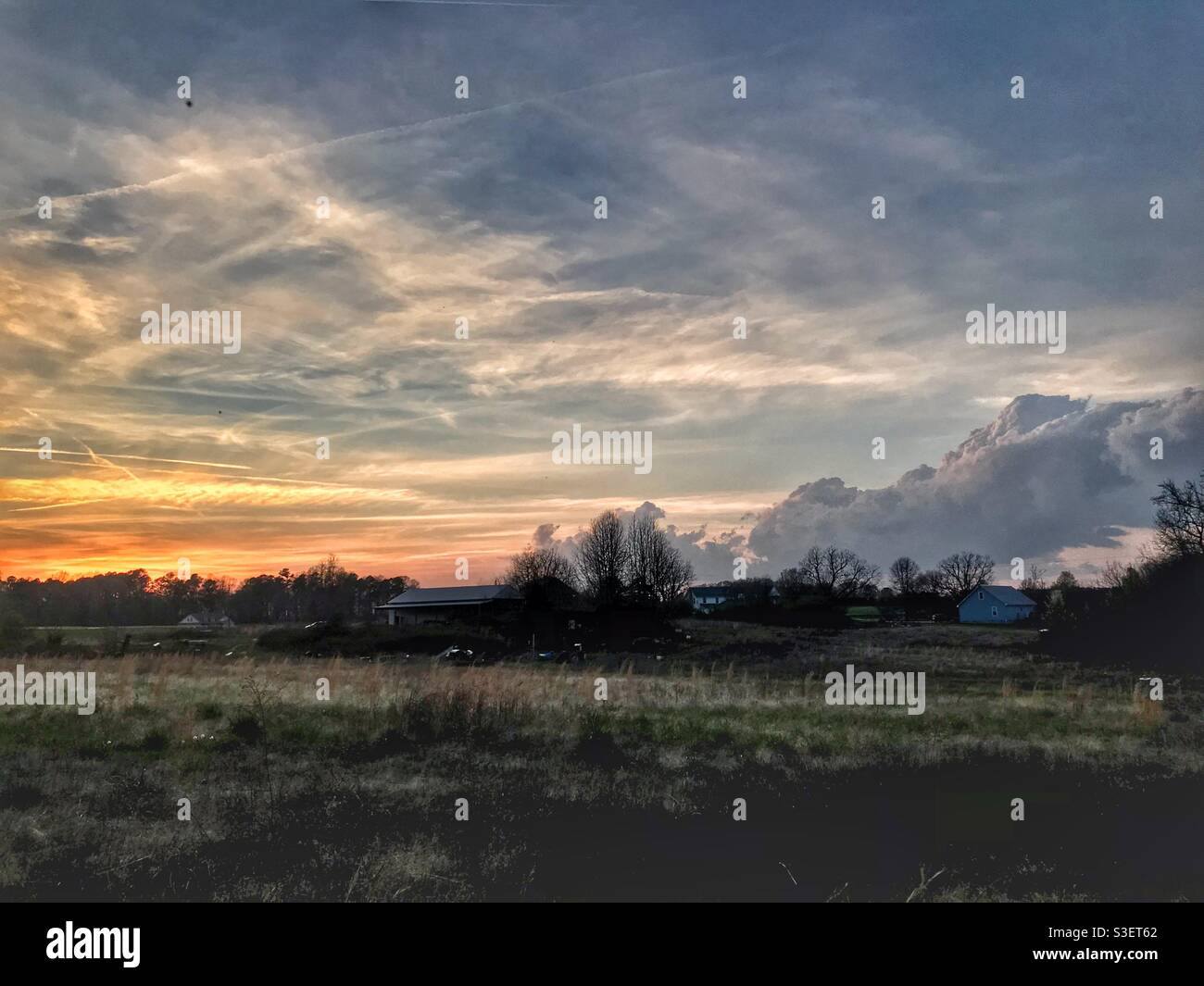 Rural farm sundown hi-res stock photography and images - Alamy