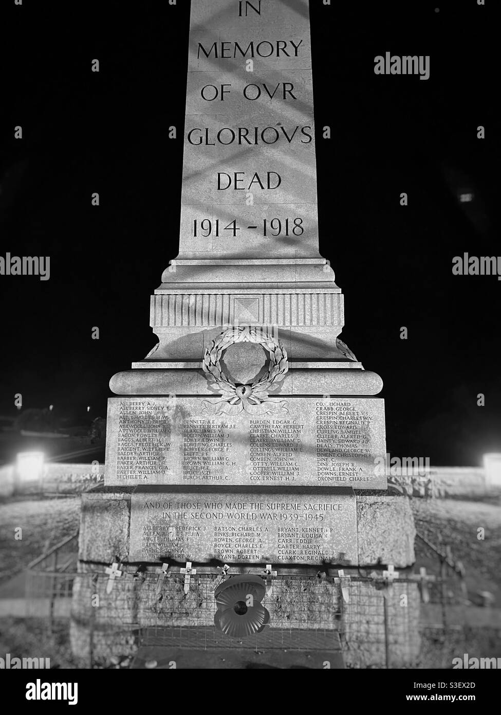 World war 1 and 2 memorial Black and White Stock Photos & Images - Alamy