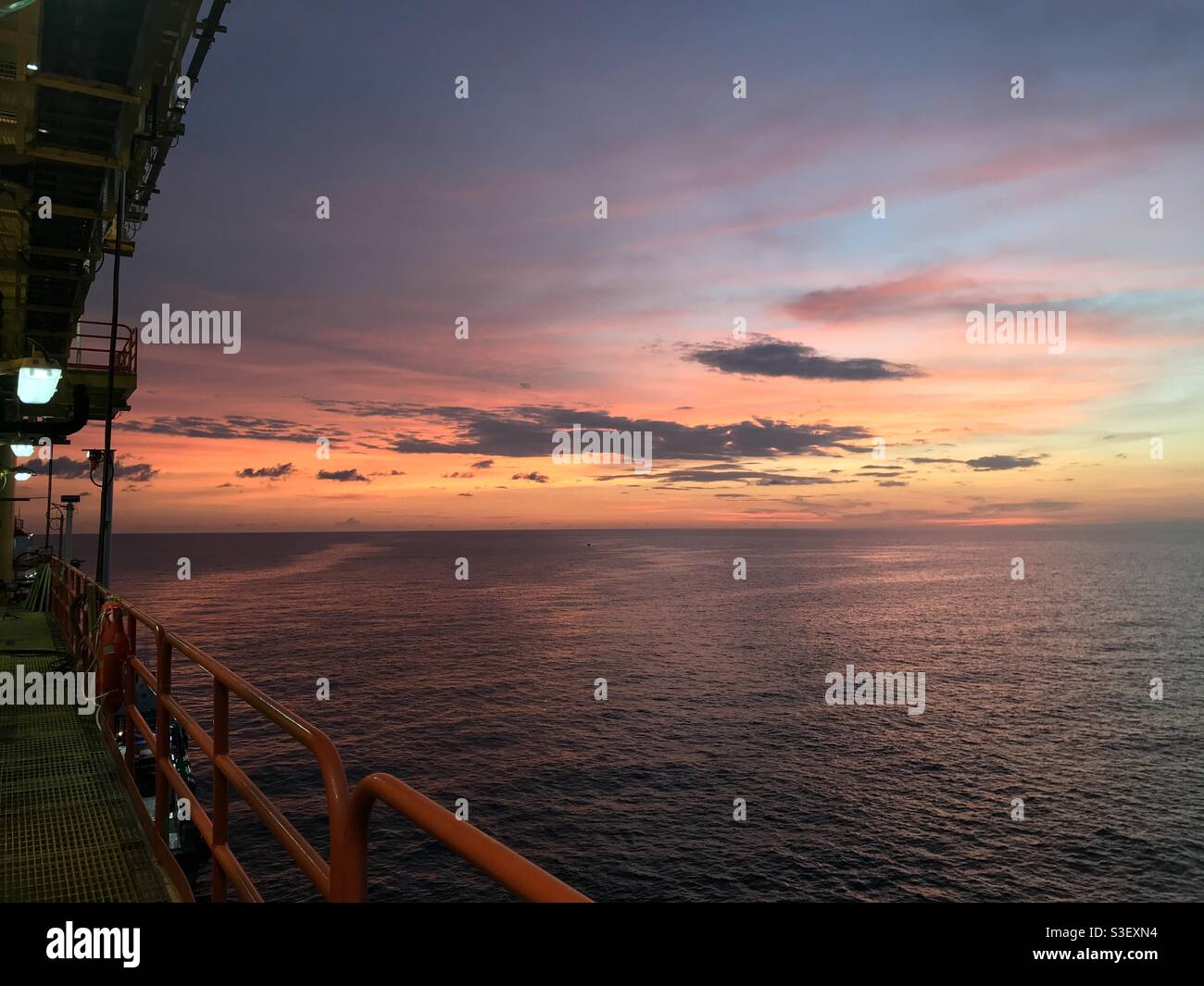 Sunset platform hi-res stock photography and images - Alamy