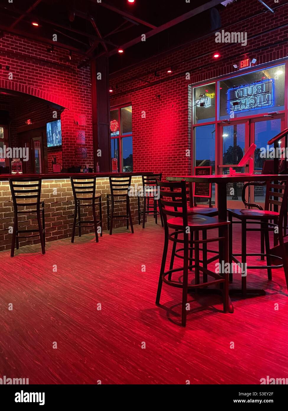 Empty restaurant hi-res stock photography and images - Alamy