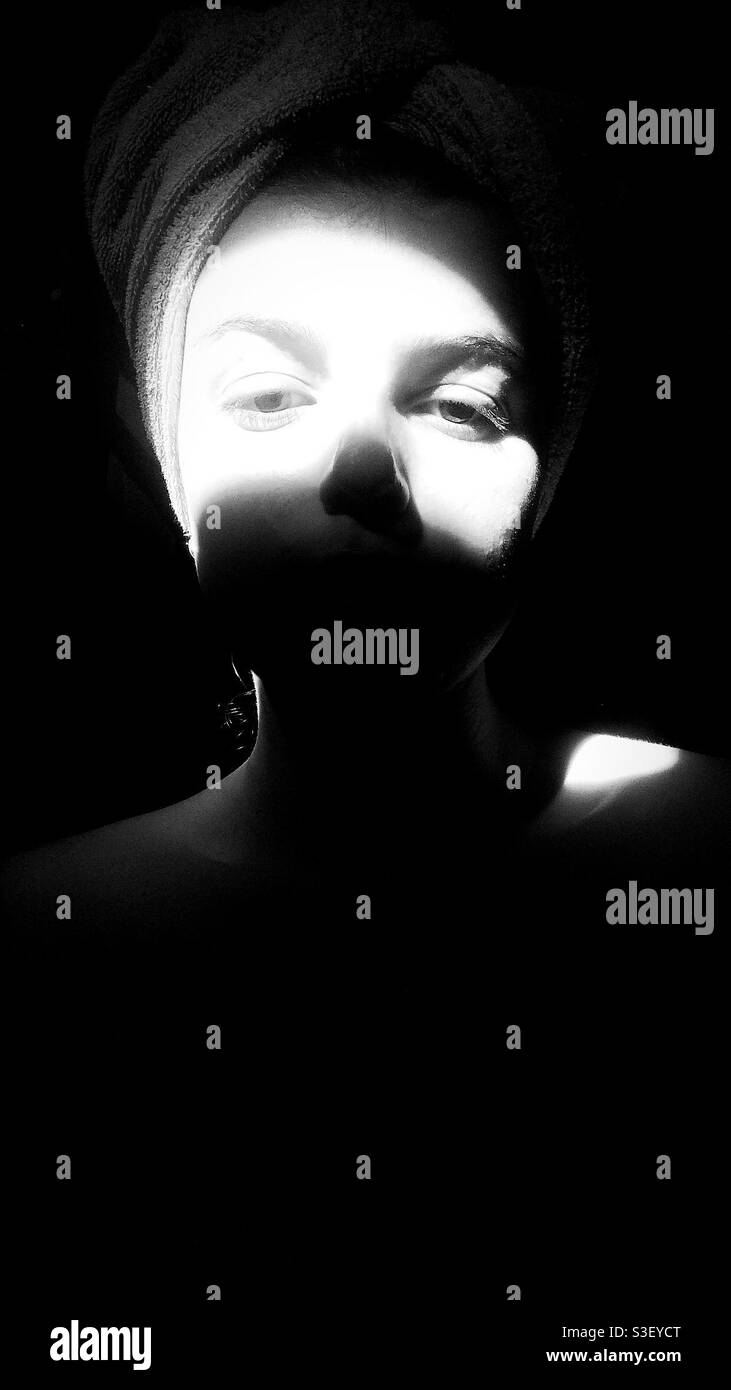 Portrait with natural light hi-res stock photography and images - Alamy