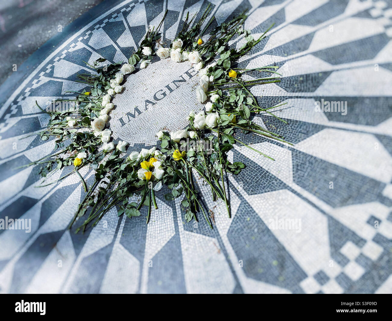 Imagine memorial in new york smartphone stock photos and images - Alamy