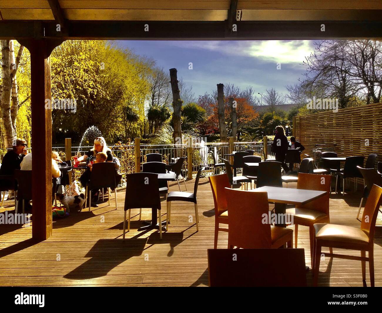 Garden centre cafe hi-res stock photography and images - Alamy