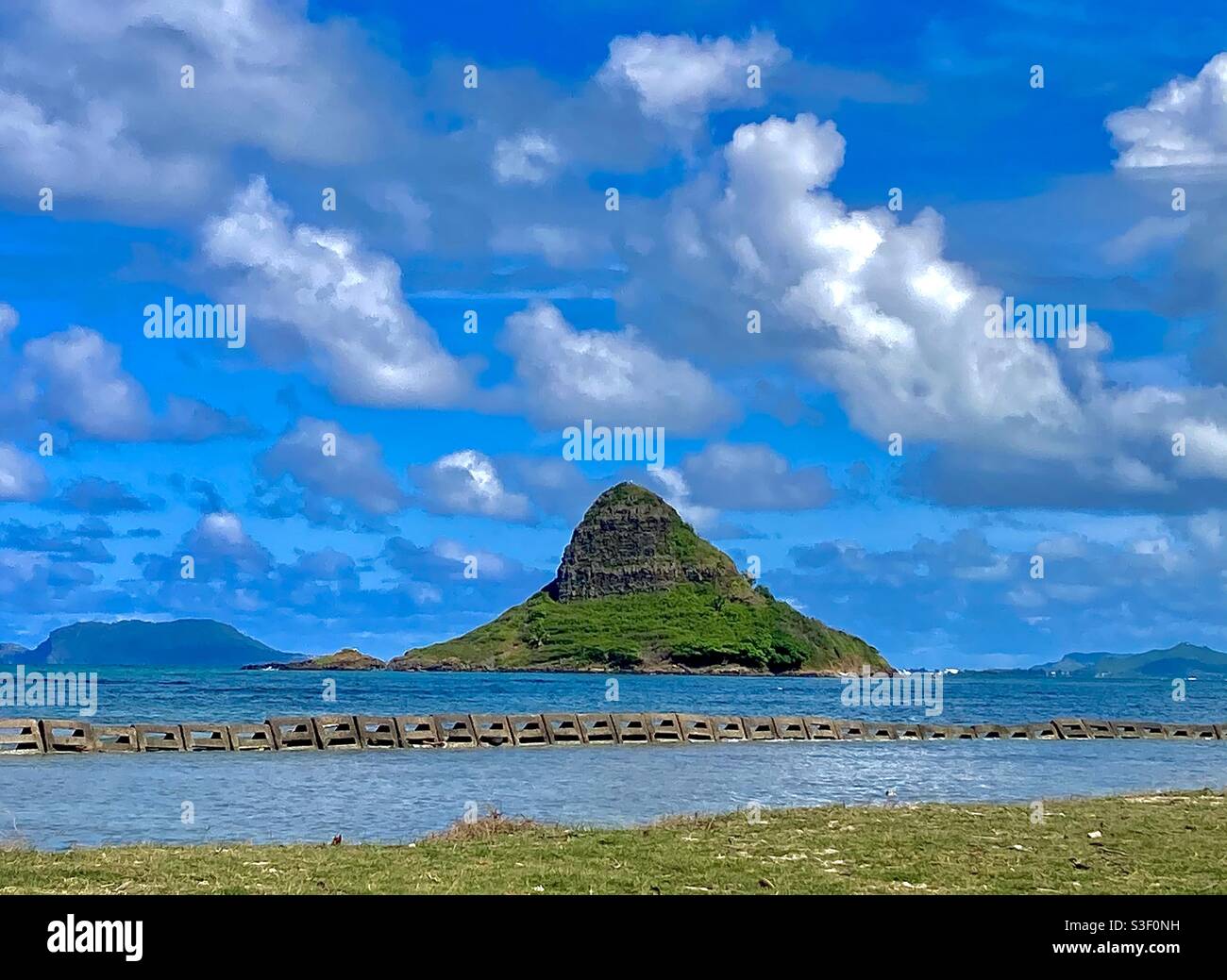 Sunny day hawaii hi-res stock photography and images - Alamy