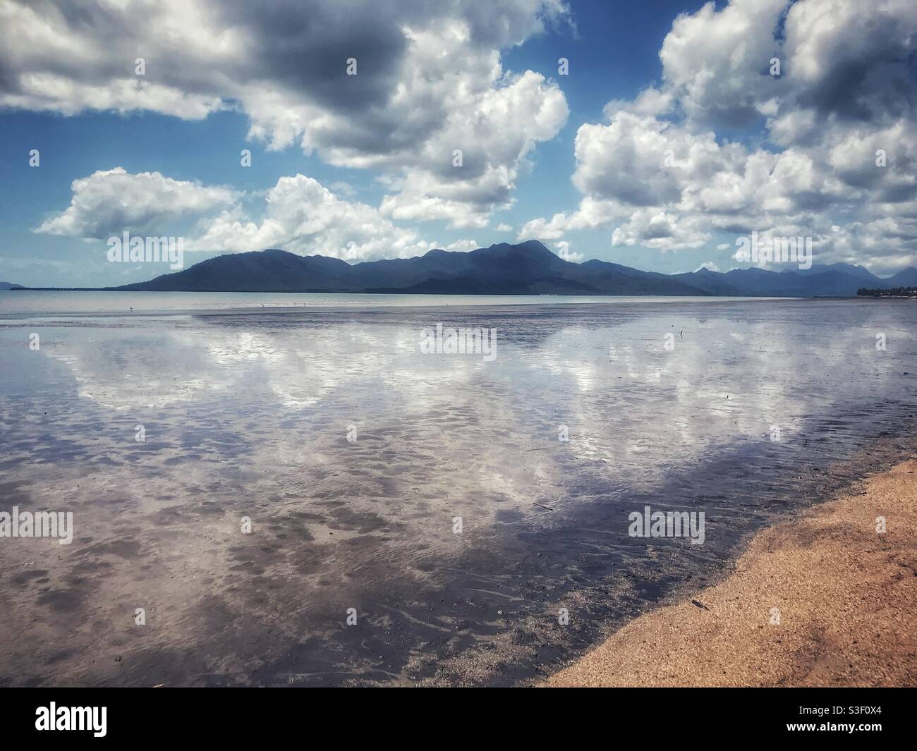 Cardwell queensland australia hi-res stock photography and images - Alamy