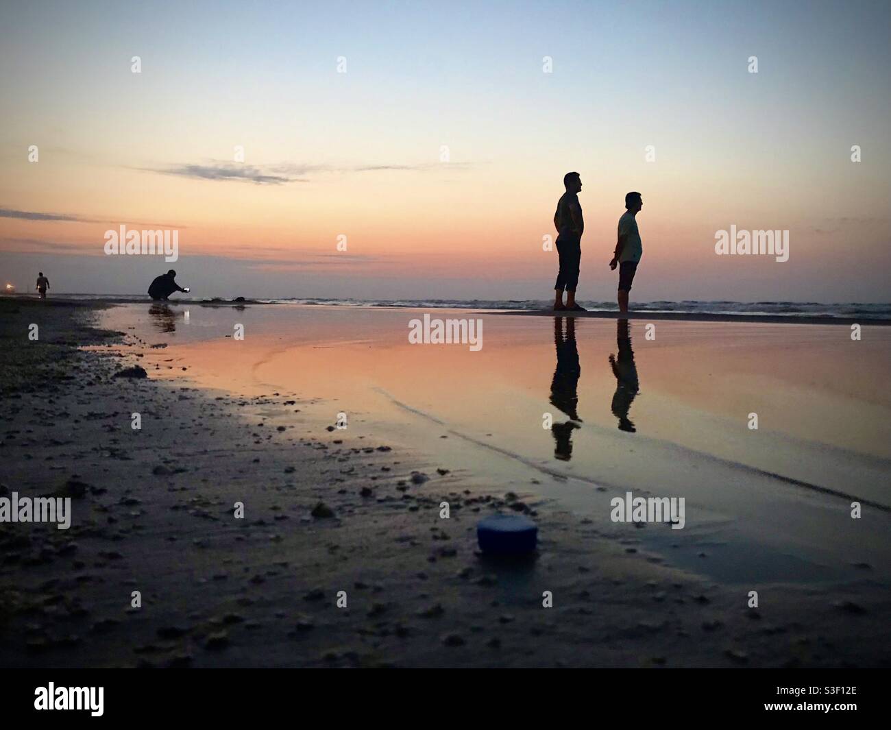 Seeing the sunset hi-res stock photography and images - Alamy