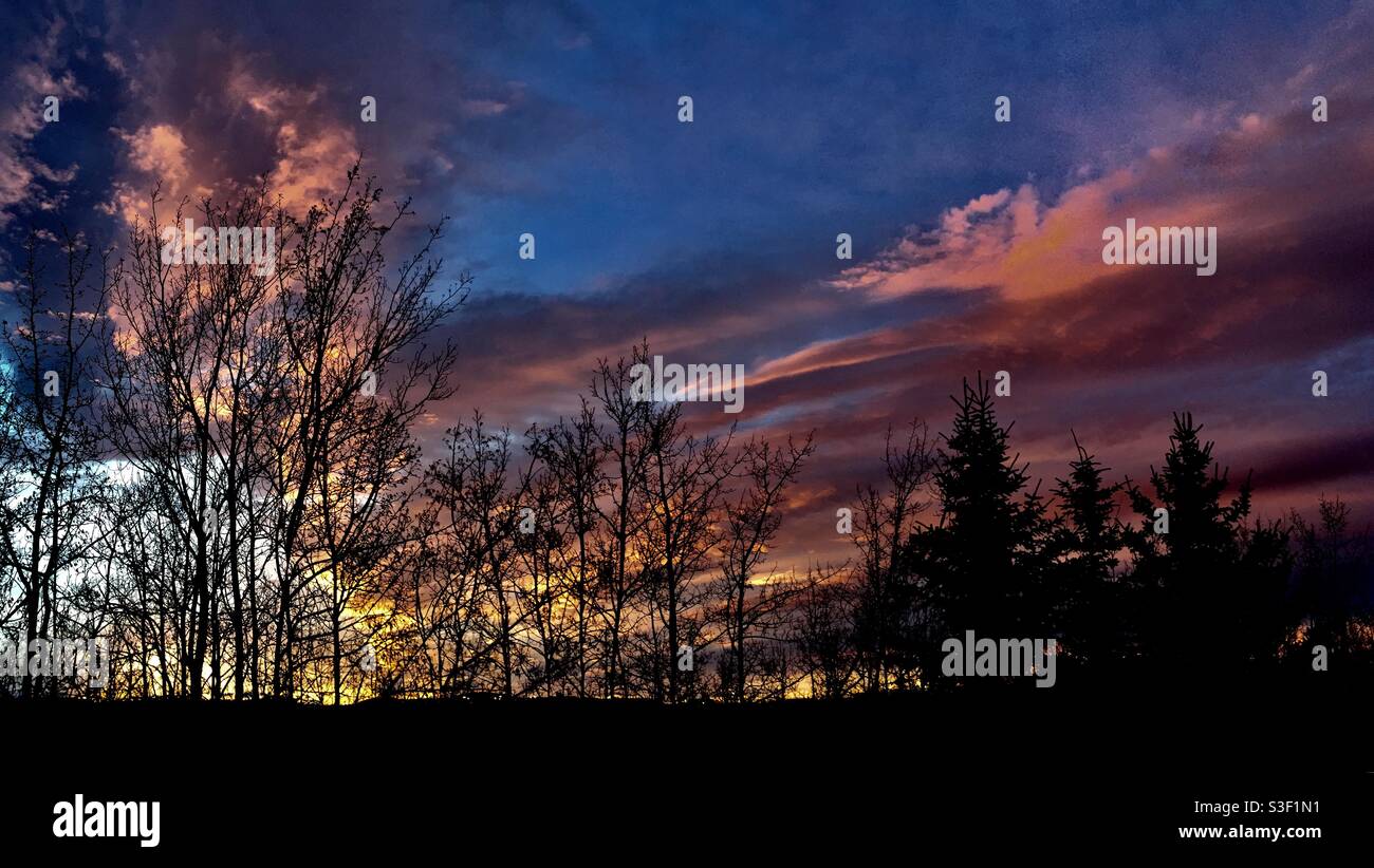 Alberta sunset, Calgary, Alberta, Canada, sunset, evening, dusk, day’s ...