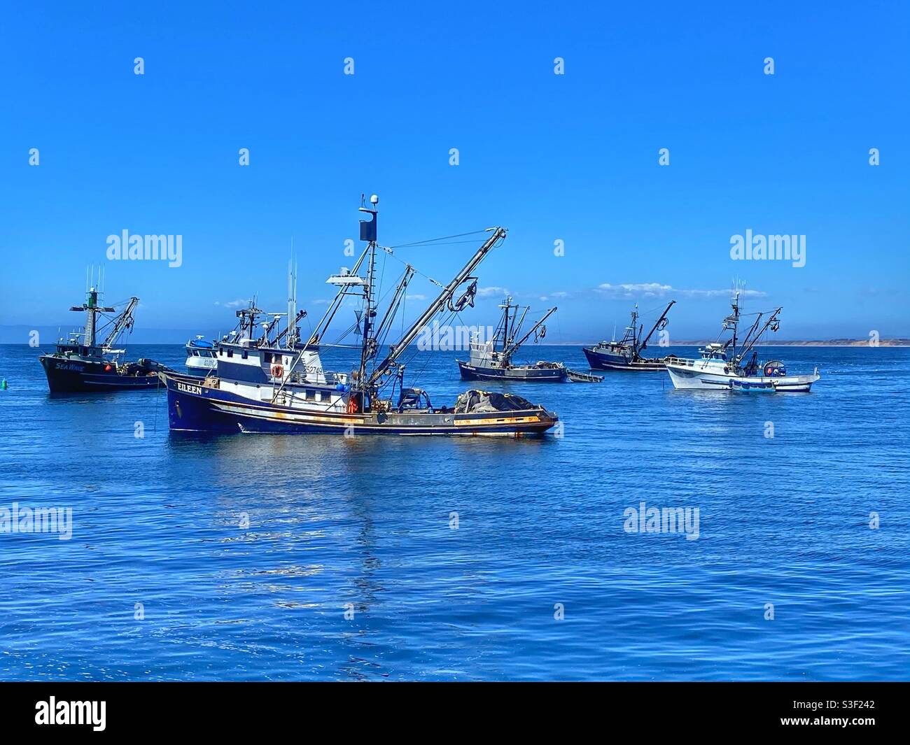 Anchored fishing vessels hi-res stock photography and images - Alamy