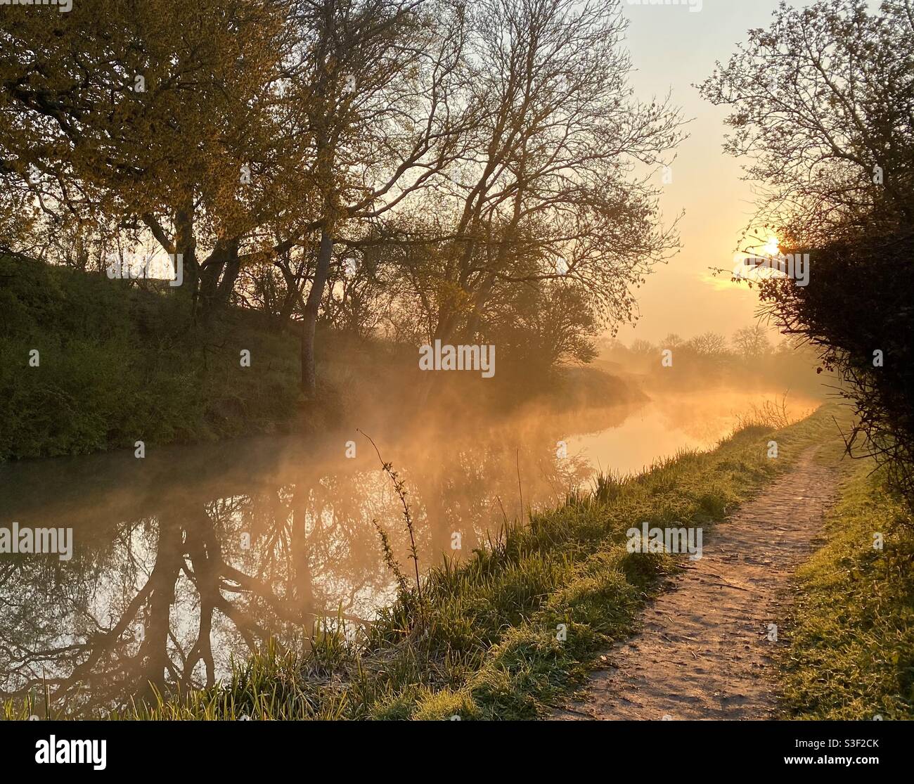 Sunrise Mist Canal High Resolution Stock Photography and Images - Alamy