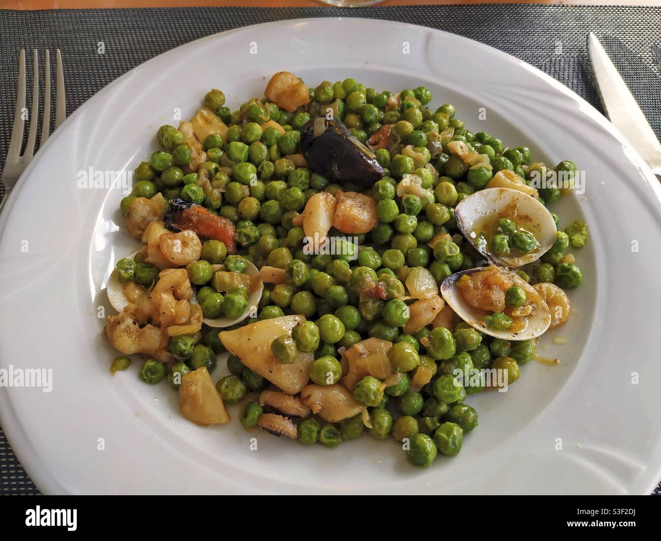Eating cuttlefish hi-res stock photography and images - Alamy