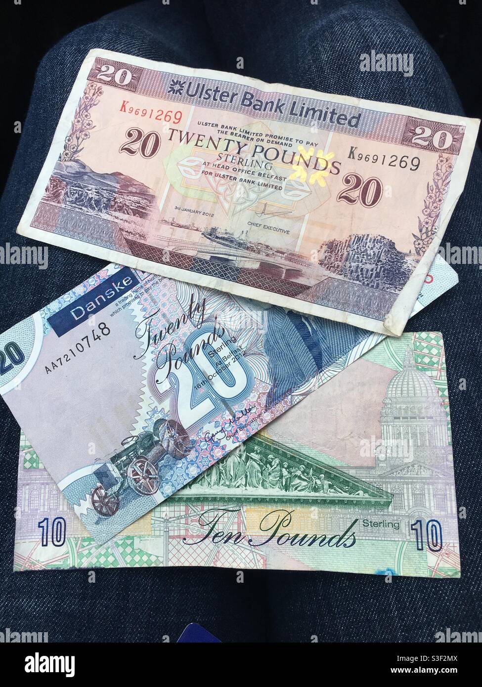 Irish bank notes Stock Photo - Alamy