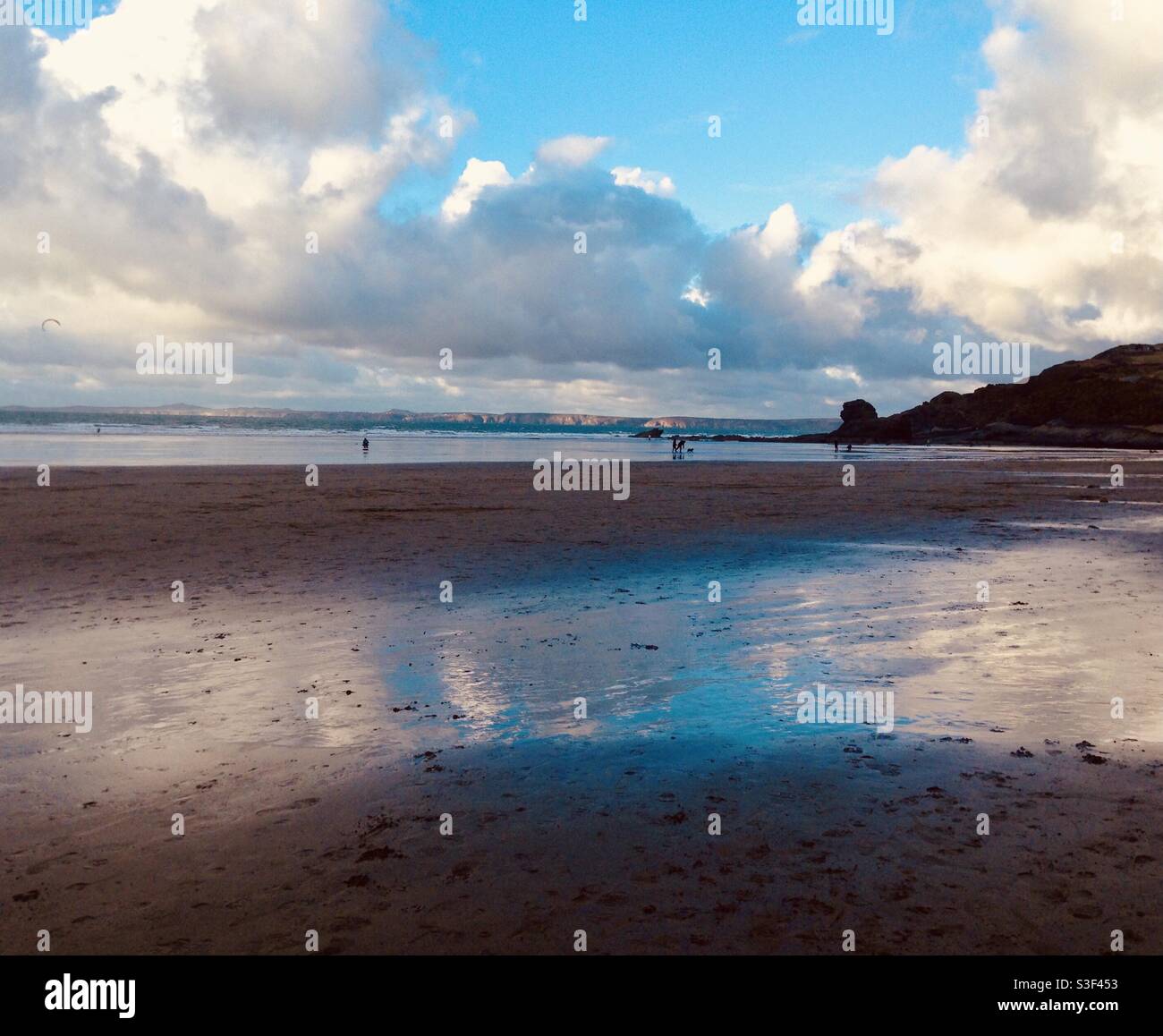 Broad haven pembrokeshire wales hi-res stock photography and images - Alamy