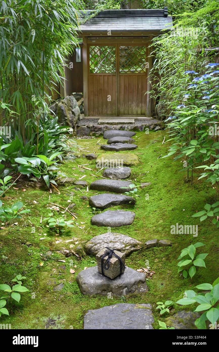 Stone pathway at the Honen In temple in Kyoto, Japan Stock Photo - Alamy