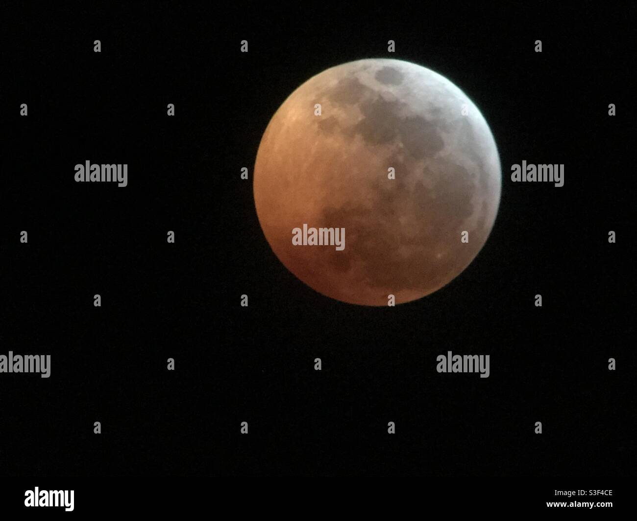 Iphone and telescope hi-res stock photography and images - Alamy