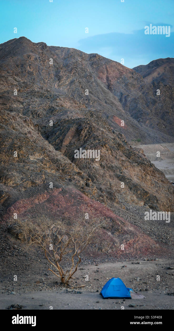 Desert camping hi-res stock photography and images - Alamy
