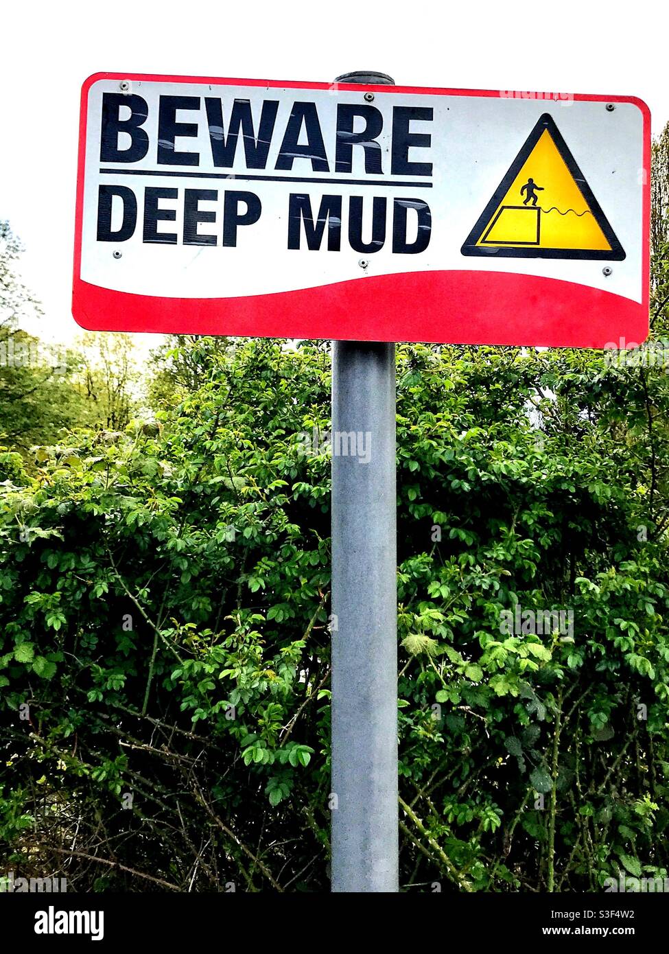 Beware deep mud sign near hi-res stock photography and images - Alamy