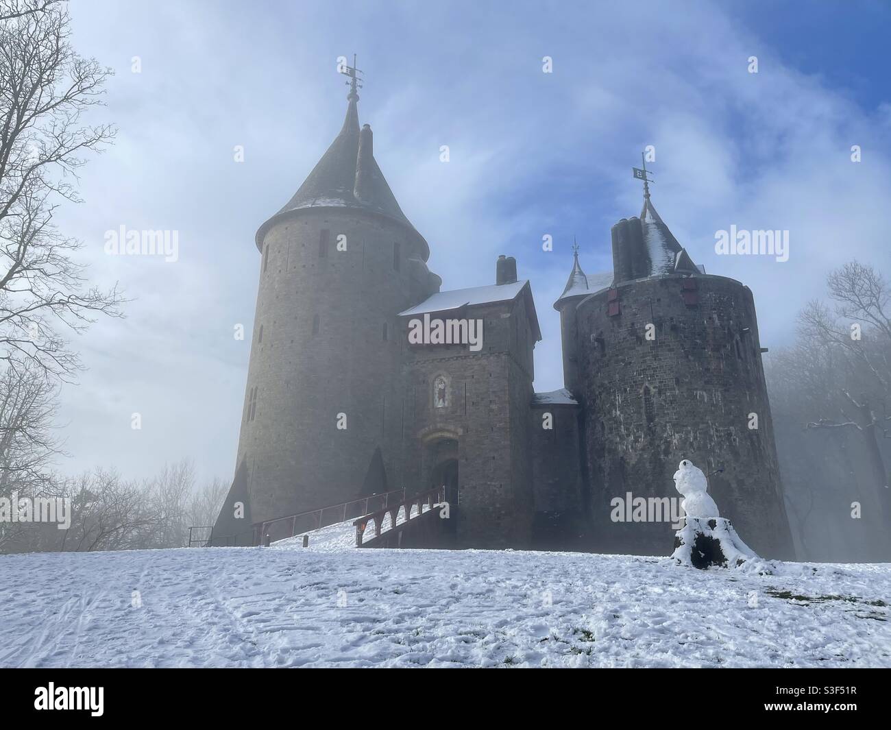 Castell coch hi-res stock photography and images - Alamy