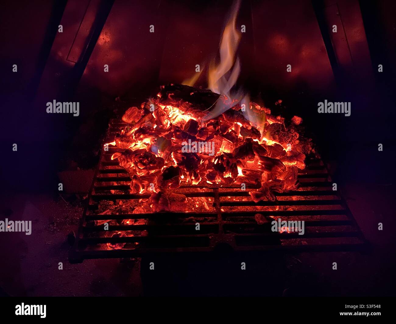 Backyard campfire hi-res stock photography and images - Alamy