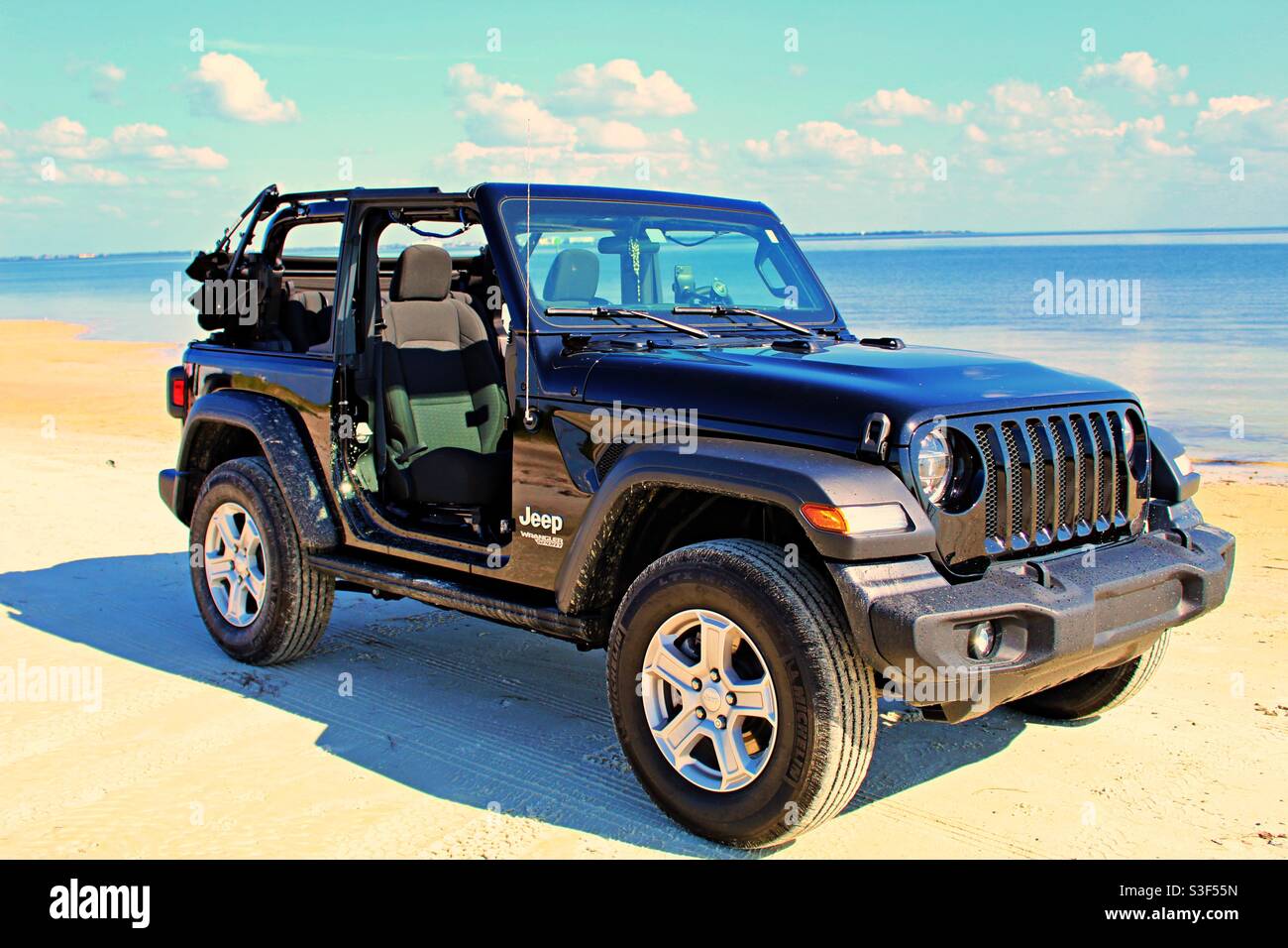 Jeep top hi-res stock photography and images - Alamy