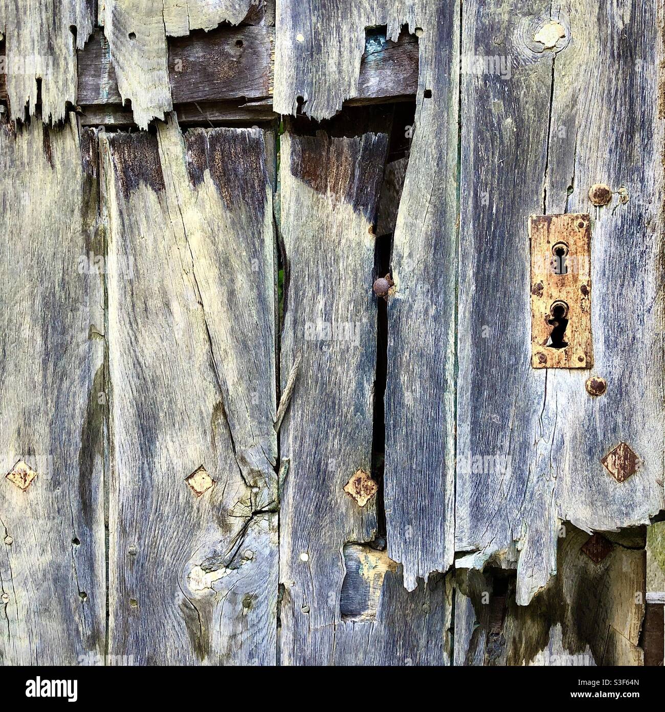Broken old door hi-res stock photography and images - Alamy
