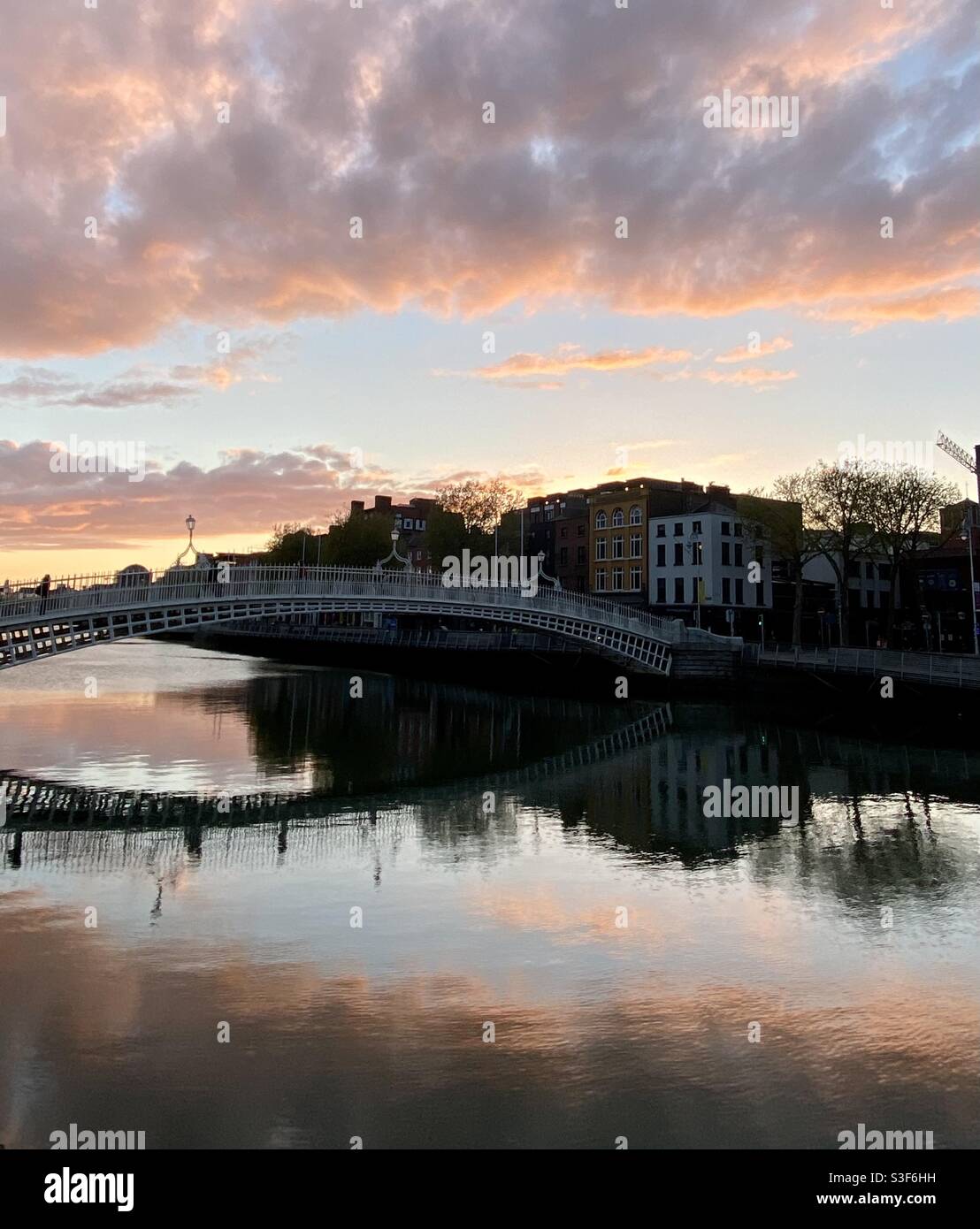 Hapenny bridge sunset hi-res stock photography and images - Alamy