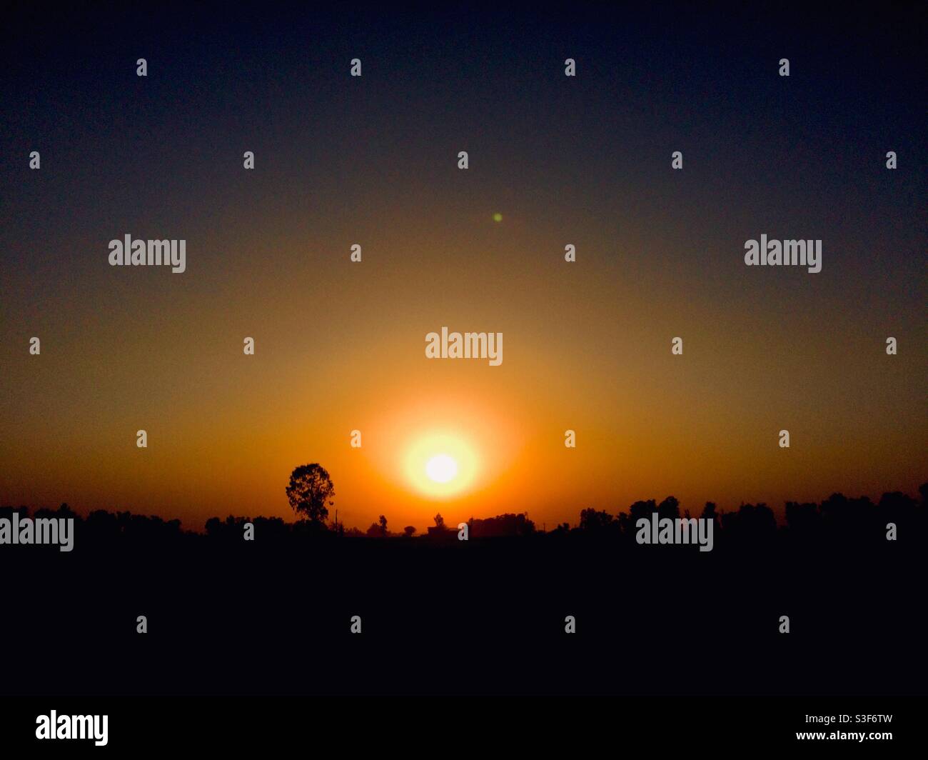 Sunset sky landscape hi-res stock photography and images - Alamy