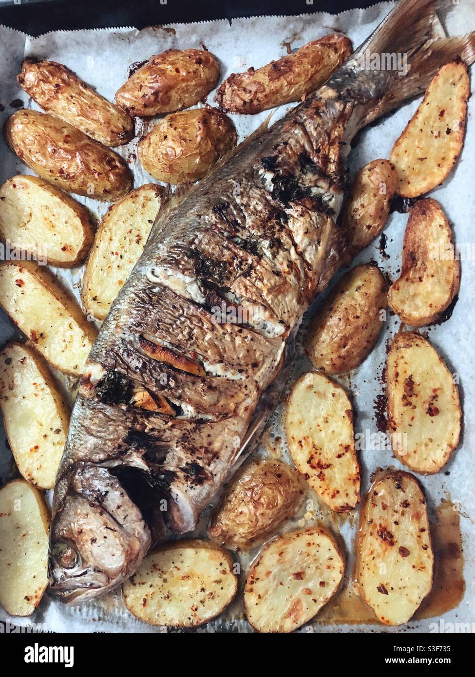 Oven fish and potatoes hi-res stock photography and images - Alamy