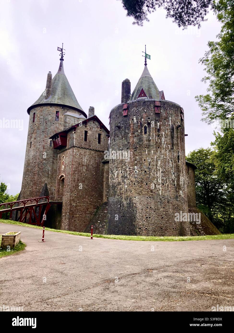 Castell coch hi-res stock photography and images - Alamy