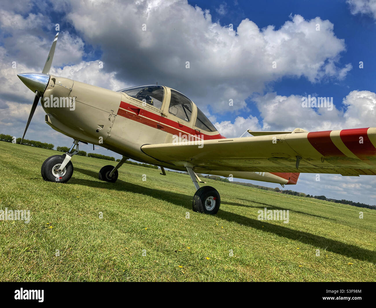 Piper PA-38 Tomahawk at Beverley airfield East Yorkshire Stock Photo ...