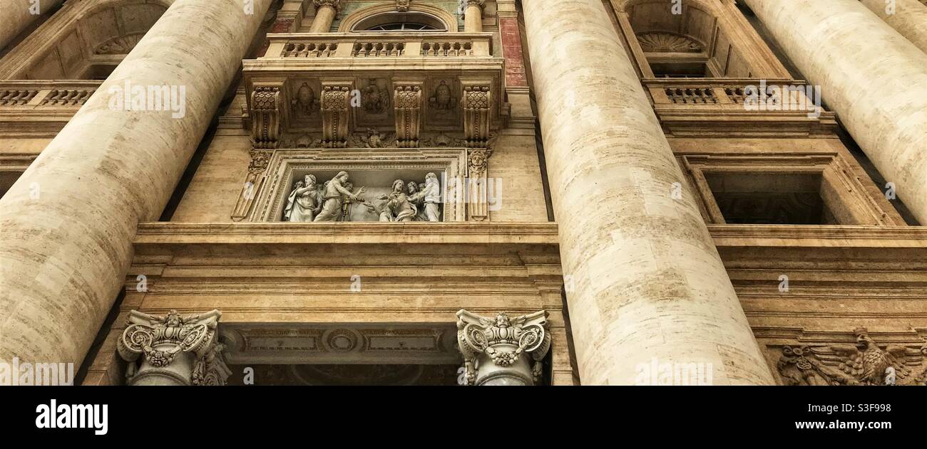 Peter's basilica balcony hi-res stock photography and images - Alamy