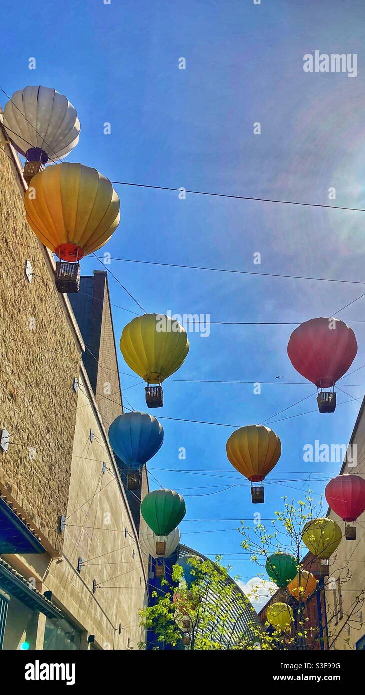 Balloon art installation hi-res stock photography and images - Alamy