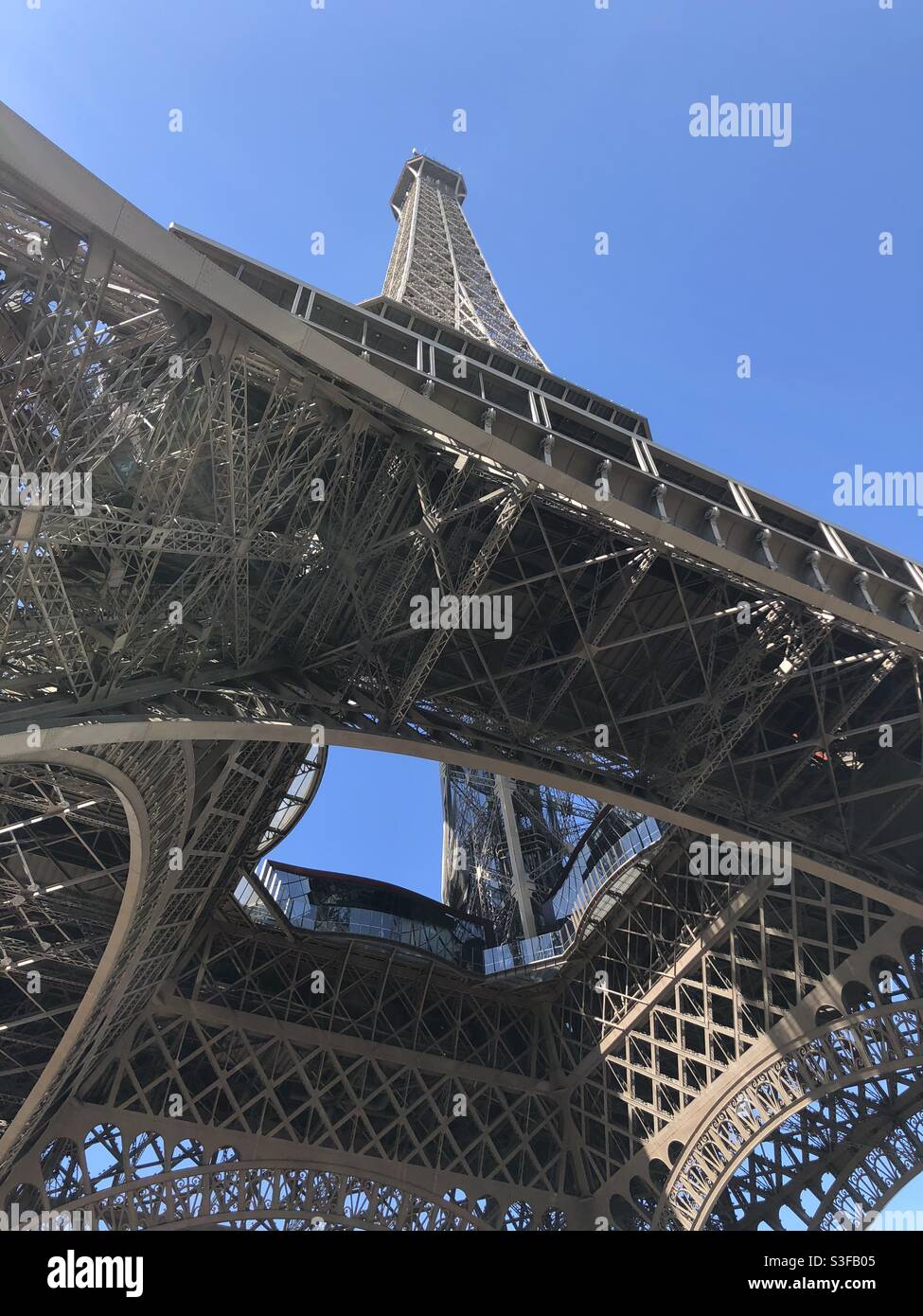 Bottom eiffel tower hi-res stock photography and images - Alamy