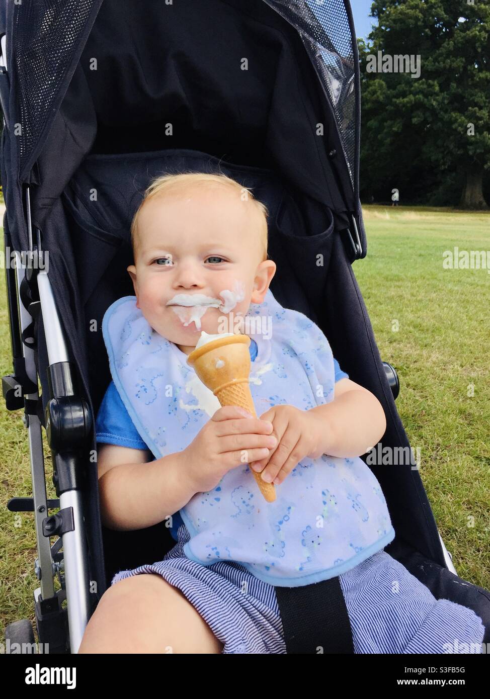 Baby messy face hi-res stock photography and images - Alamy