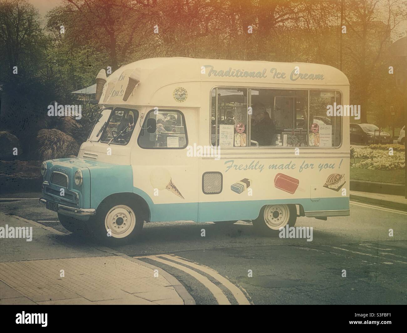 Ice cream van vintage vehicle hi-res stock photography and images - Alamy