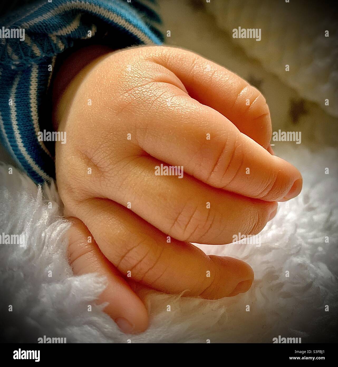 Baby hand hi-res stock photography and images - Alamy