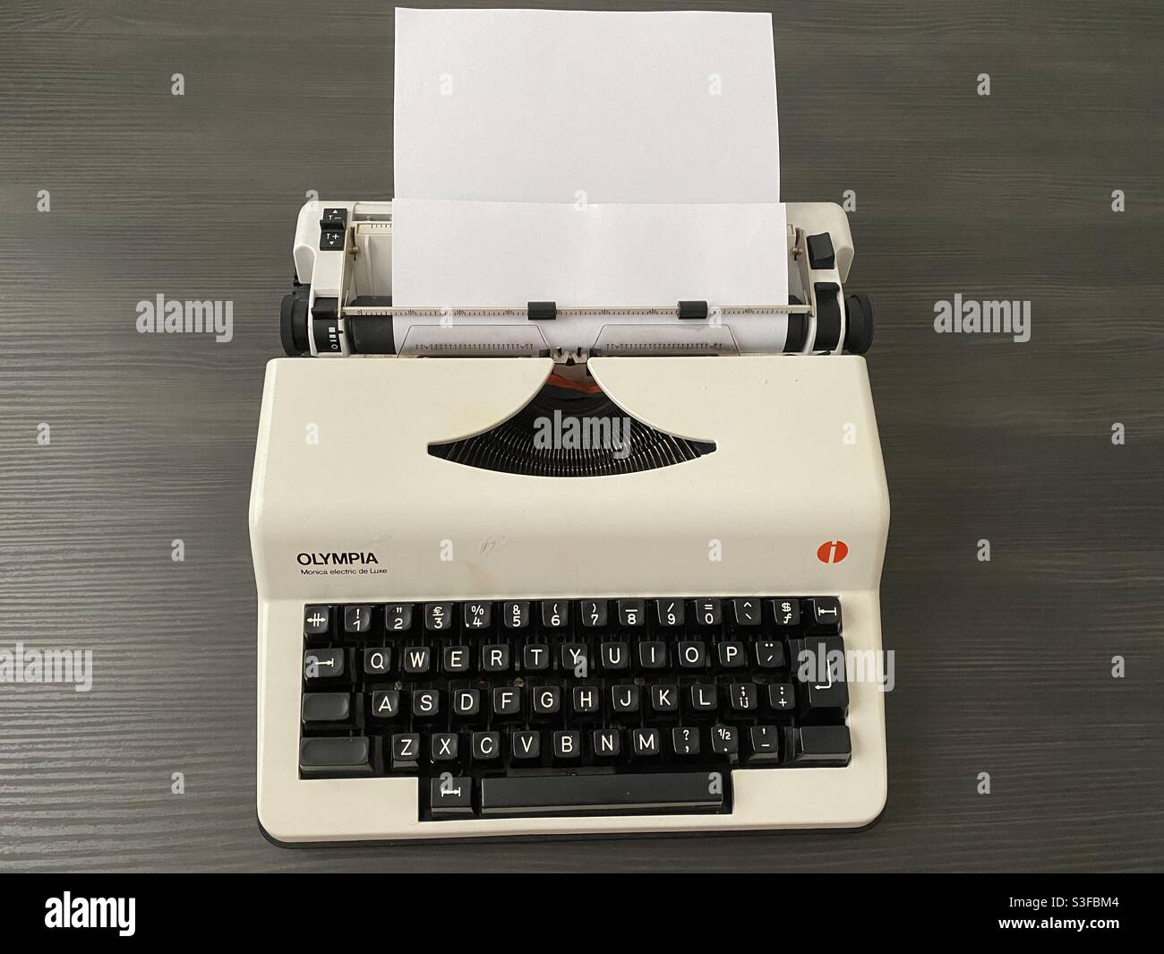 Typewriter typing hi-res stock photography and images - Alamy
