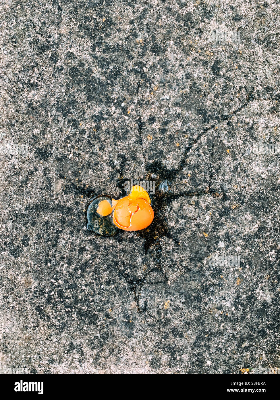 Smashed egg hi-res stock photography and images - Alamy