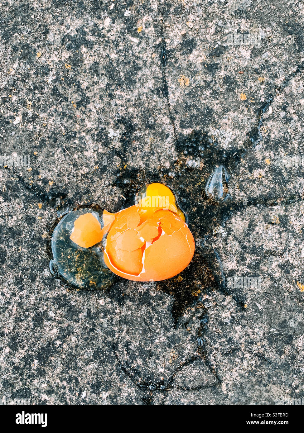 Smashed egg hi-res stock photography and images - Alamy