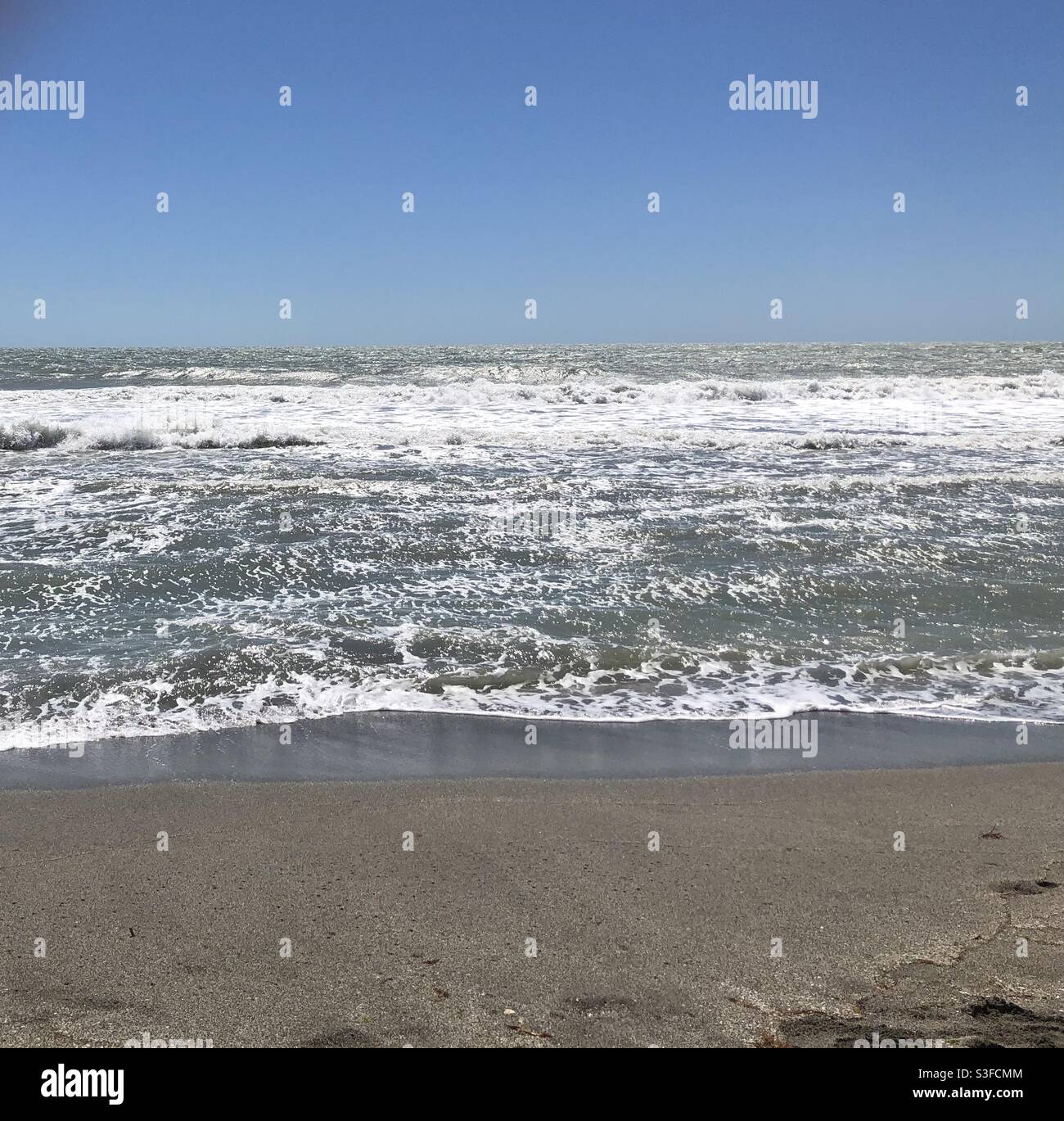 Blue ocean waves hi-res stock photography and images - Alamy
