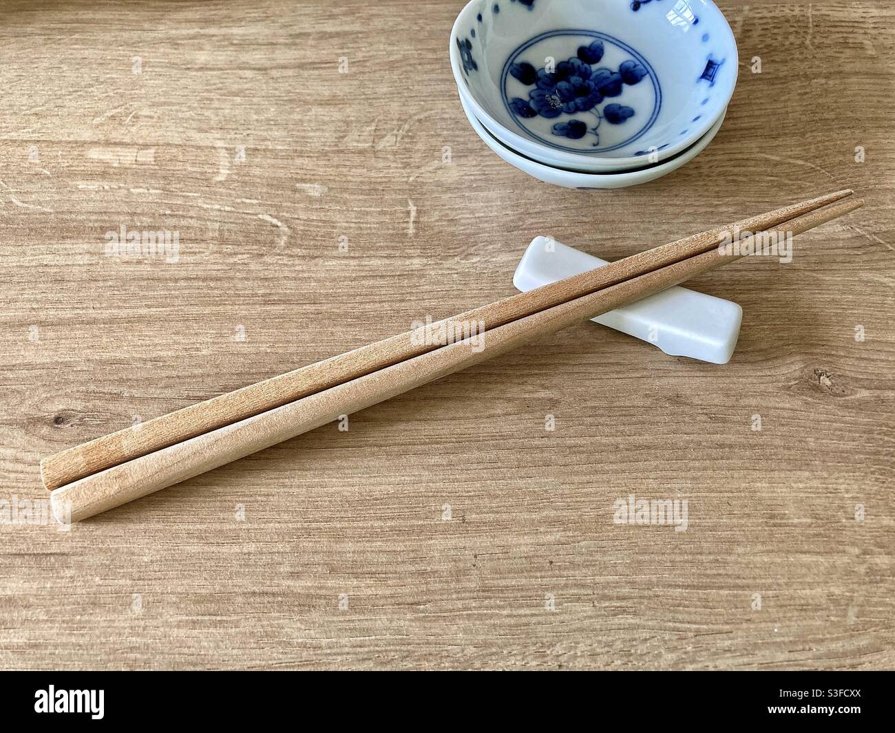 Light wood chopstick hi-res stock photography and images - Alamy