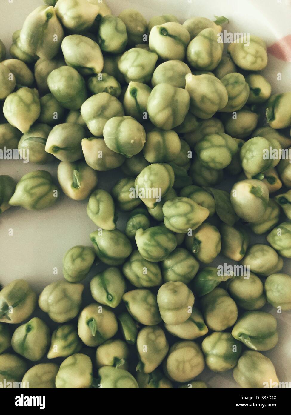 Fresh green chickpeas hi-res stock photography and images - Alamy