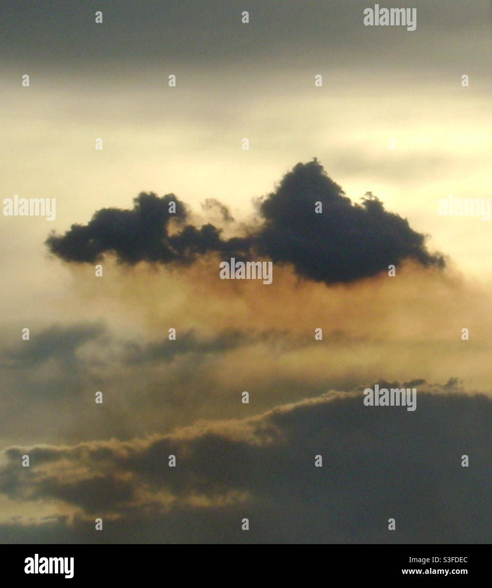 Rain falling from cloud hi-res stock photography and images - Alamy