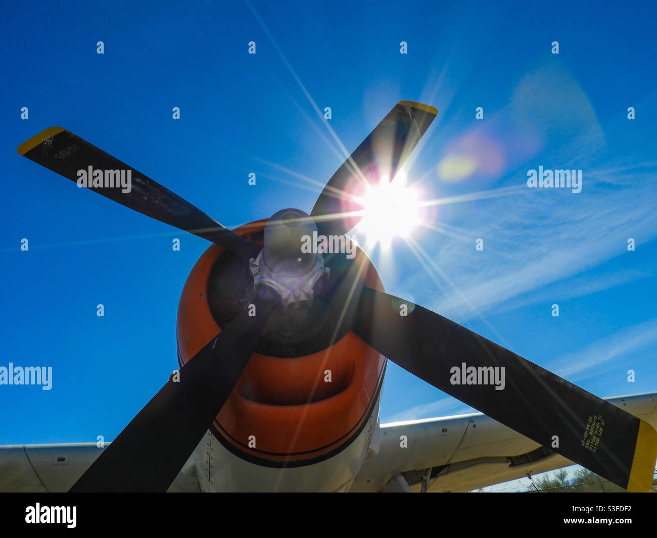 Planes propeller hi-res stock photography and images - Alamy