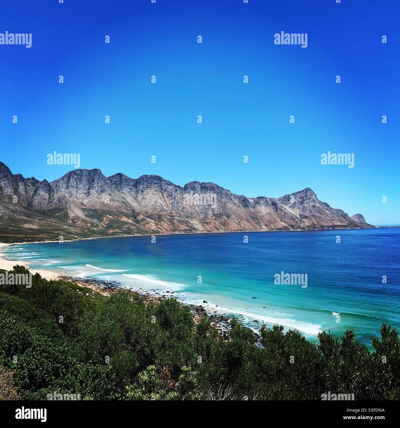 Where the ocean meets the mountains hi-res stock photography and images ...