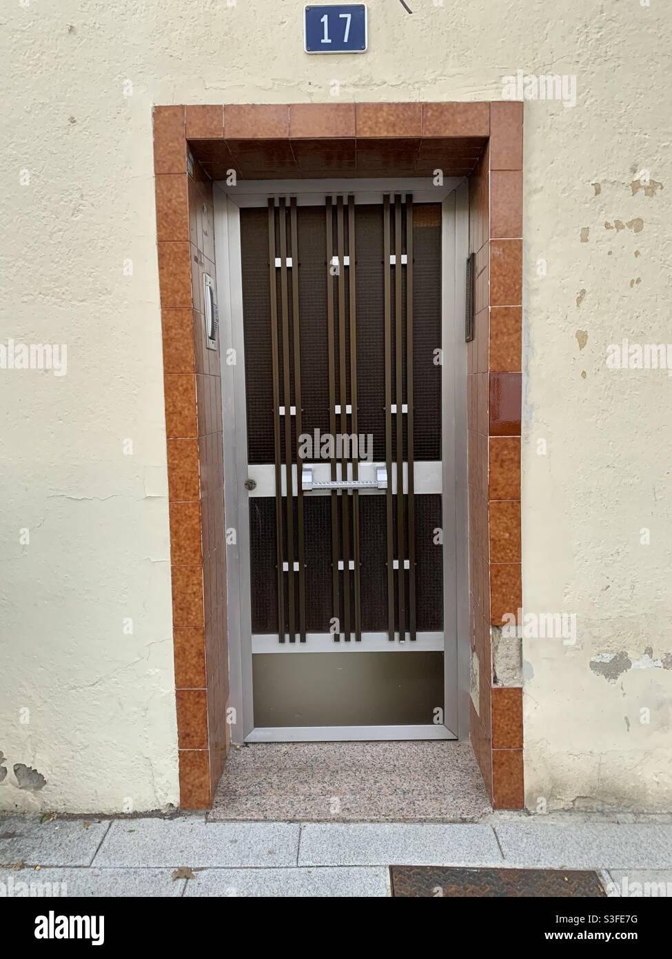 Street door house Stock Photo - Alamy