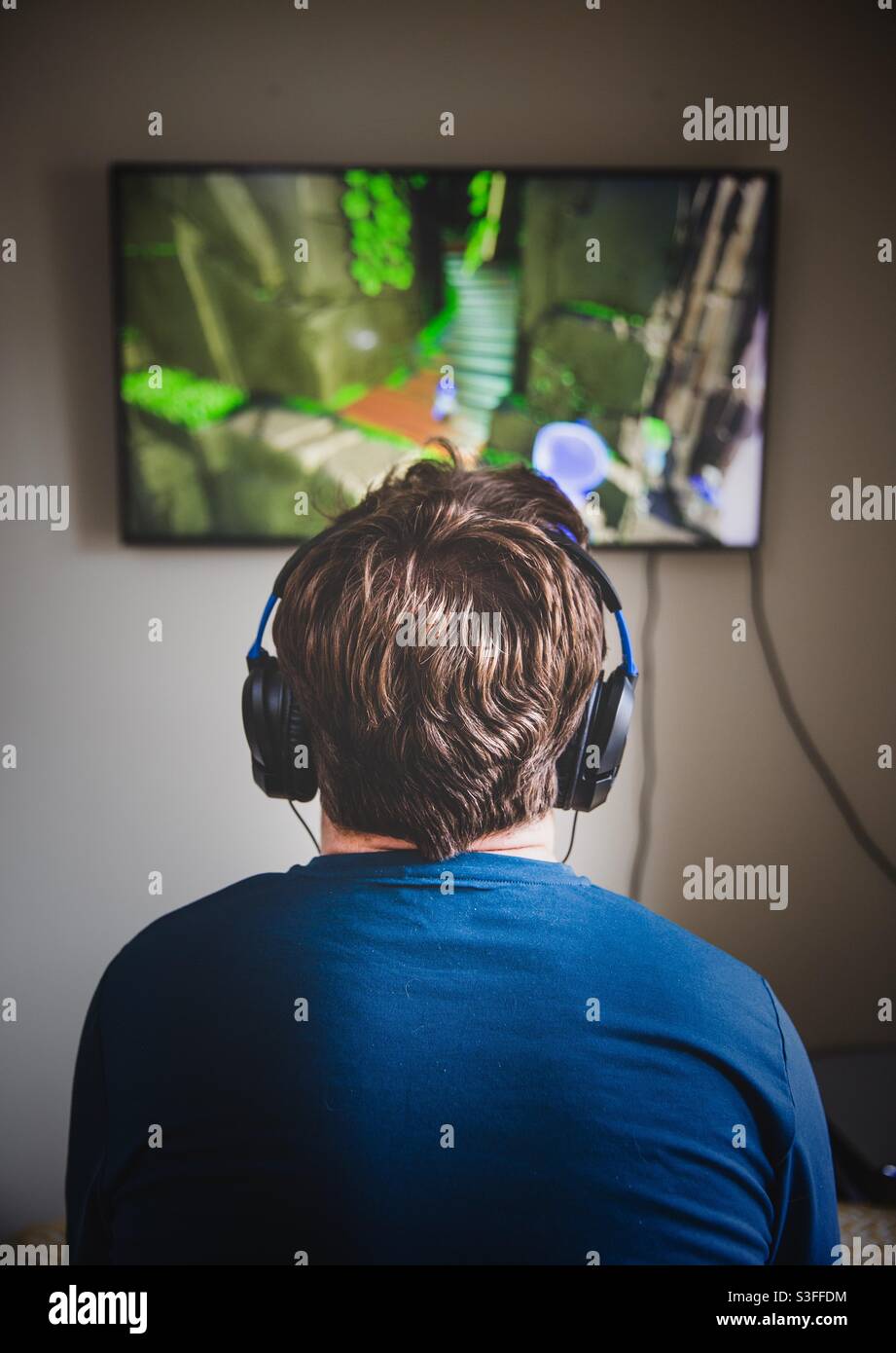 Teen television rear hi-res stock photography and images - Alamy