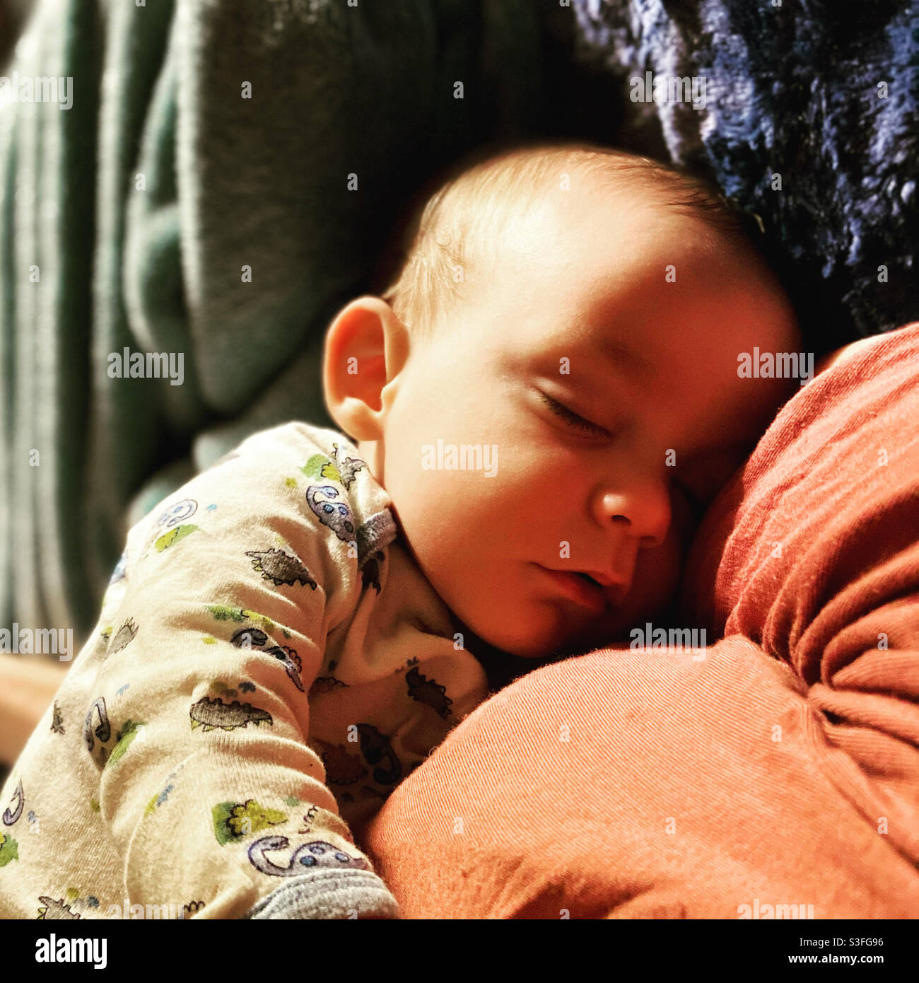 Snuggles hi-res stock photography and images - Alamy