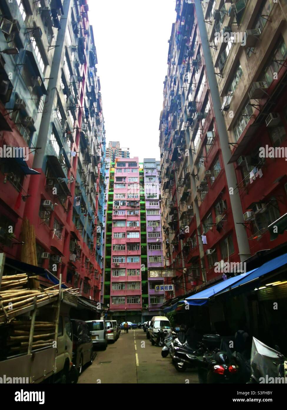 Crowded neighborhoods in Kowloon, Hong Kong Stock Photo - Alamy