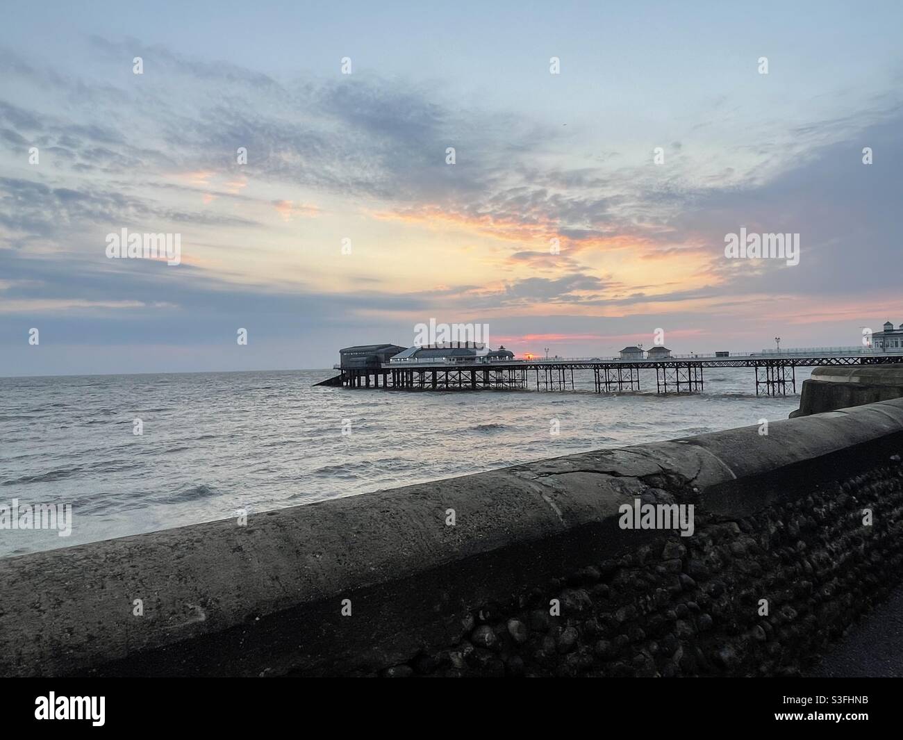 Sunrise over pier hi-res stock photography and images - Alamy